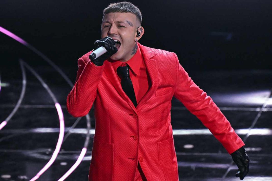 Lazza, il nuovo singolo è da record: perchè "100 messaggi" rappresenta ...